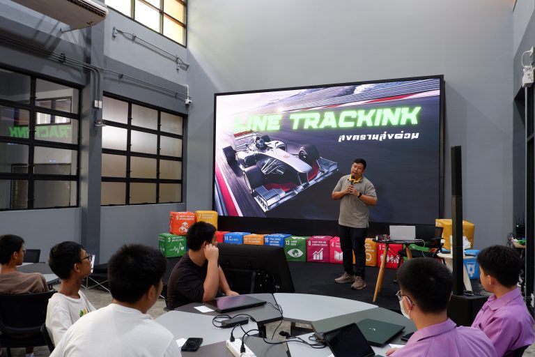 กิจกรรม AI NextGen Coding Camp: Line Tracking - iNT Mahidol